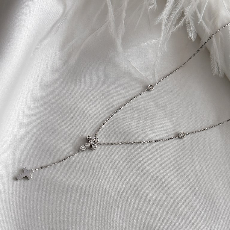 Ogrlica sa dva krstića, belo zlato, sa visećim delom