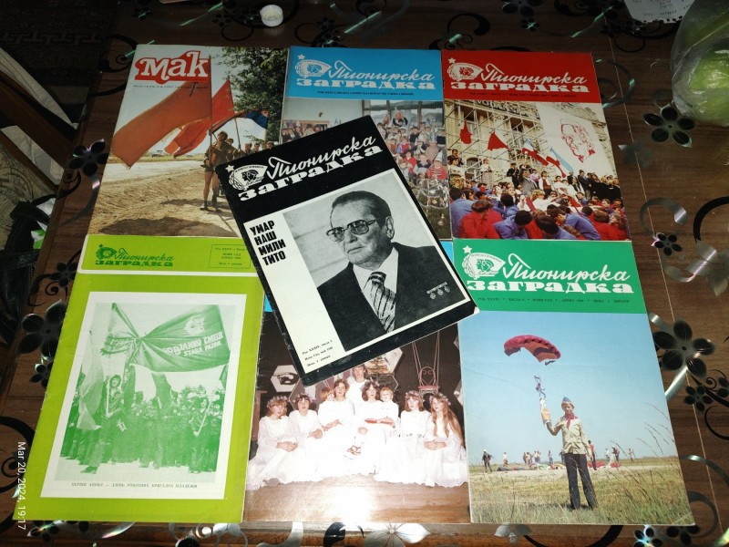 Lot casopisa iz 1980-e Tito i partija
