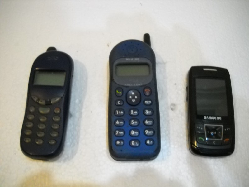 3 kolekcionarska mobilna telefona,Simens, Philips, Sams