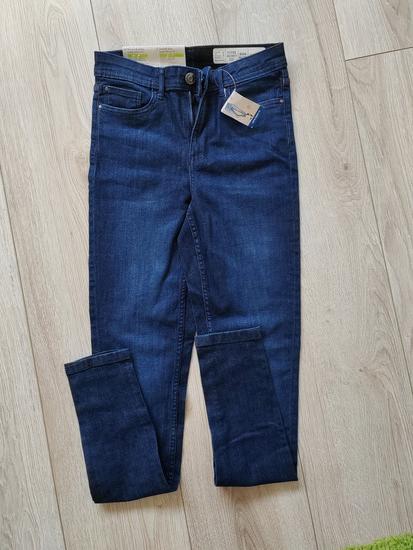 Nove farmerice super skinny fit