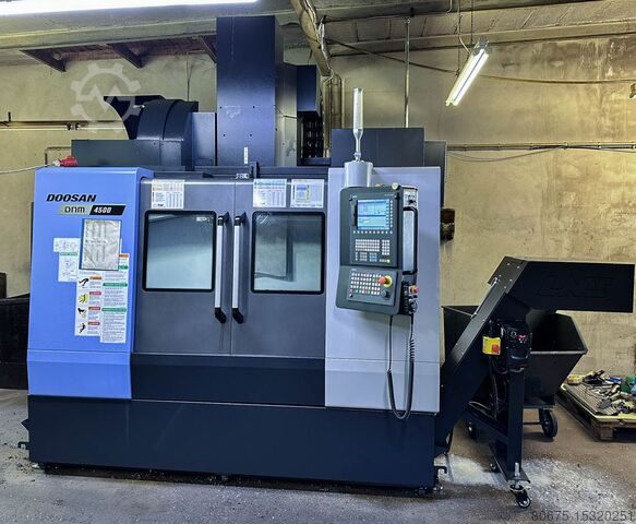 Centri za mahinacije (vertikalni)
DOOSAN DNM 4500