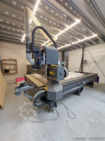 Mleveni sto
Multicam 5000 CNC Router