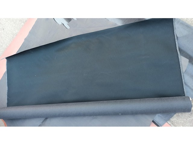 Crn dezeniran nepromočiv materijal 170x148cm