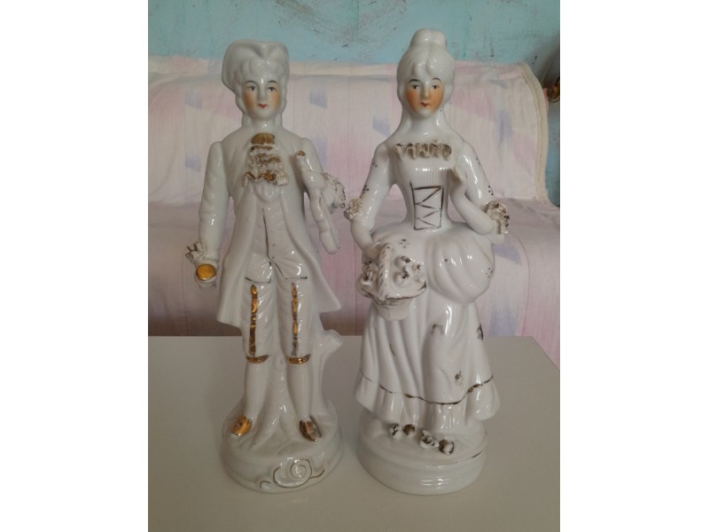 Porcelanske figure mladic i devojka