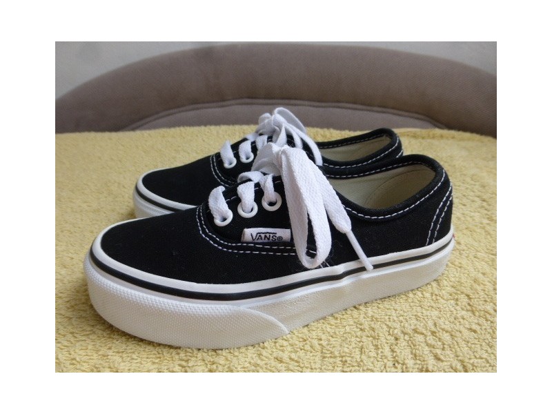 NOVE, ORG. VANS, UNISEX, EXTRA MODERNE PATIKICE BR. 28