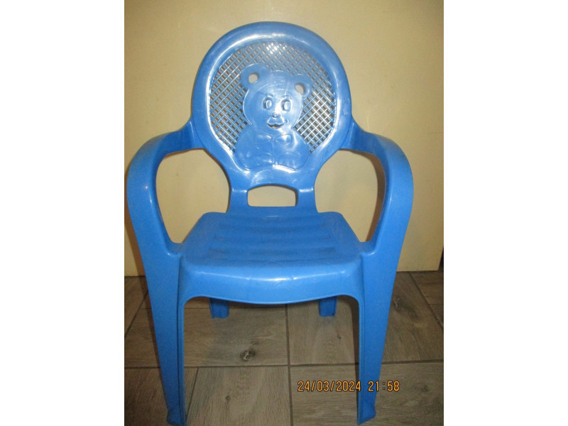Plasticna stolica za decu