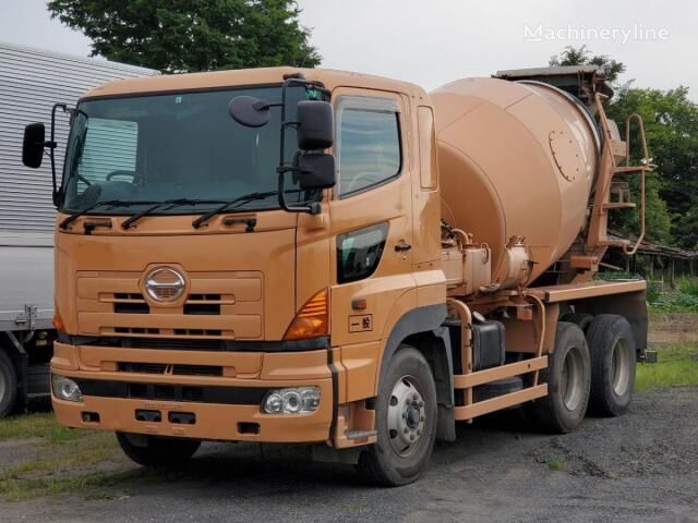 Hino PK-FS2PKJA kamion s mešalicom za beton