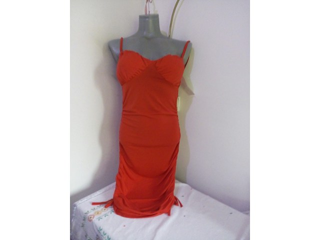 Nova crvena sa strane nabrana haljina S/M