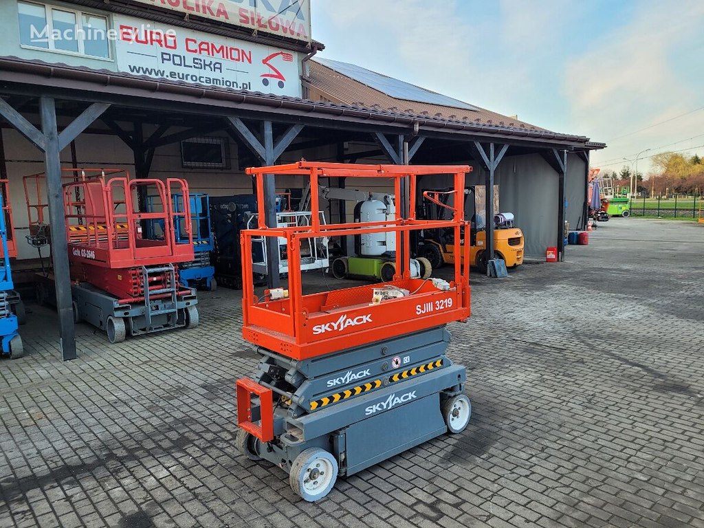 Skyjack SJ III 3219 - 8 m mini electric scissor lift genie 1932 jlg haul makazasta platforma