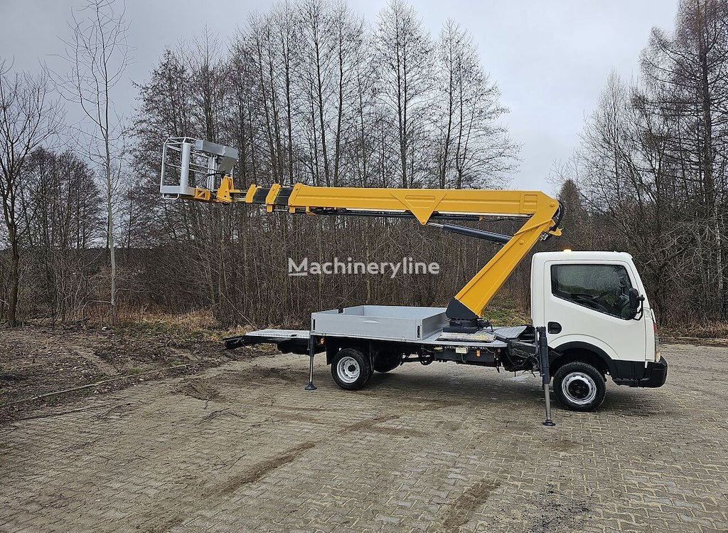 Nissan Cabstar . 2,5 diesel auto dizalica s korpom