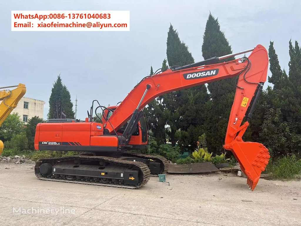 Doosan DX225 bager guseničar