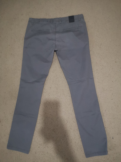 ZARA MAN pantalone sive miš boje broj 44