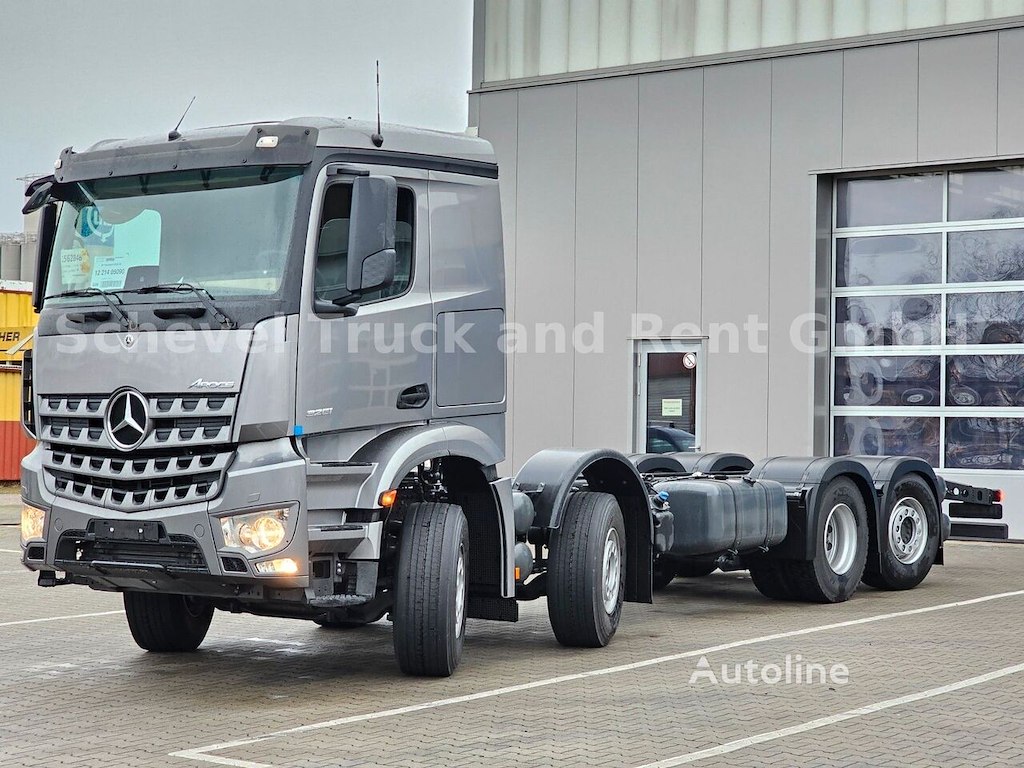 Novi Mercedes-Benz Arocs 3251 Pritsche Kran HIAB/FASSI/Palfinger kamion šasija