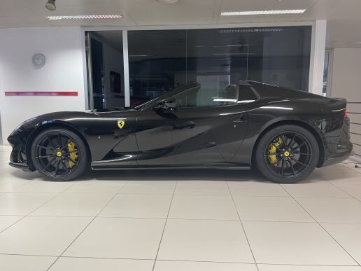 Novi Ferrari 812 GTS - FULL - CARBON-LIFT-ALCANTARA-YELLOW STITCH kabriolet