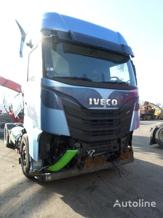 IVECO Stralis S-WAY 460NP tegljač nakon udesa