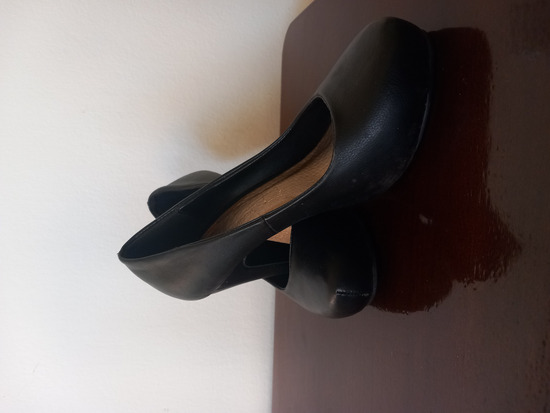 Crne cipele na štiklu