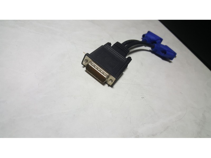 Adapter DMS 59 na 2 vga ispravan