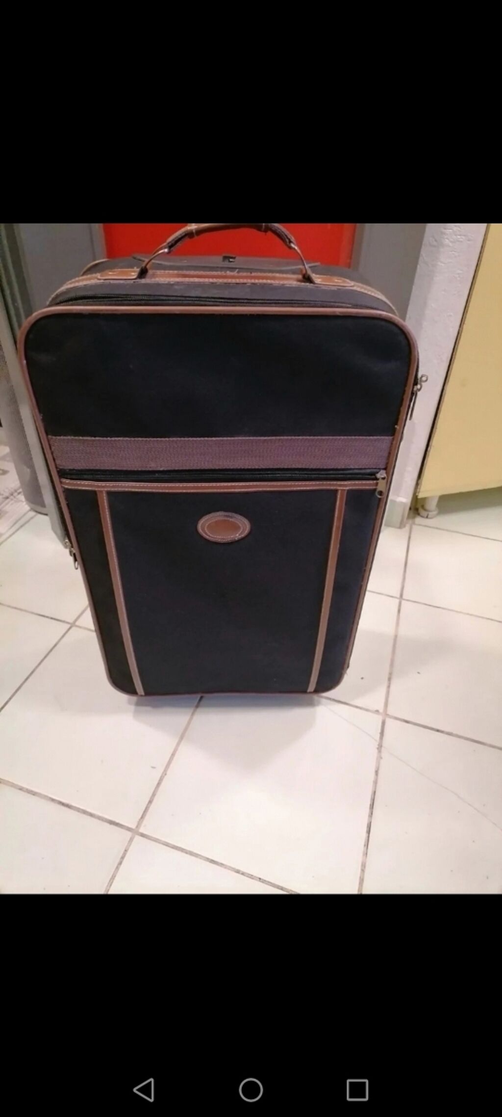 Kofer SAMSONITE veliki tvrdi na točkiće oko 75 /50 /25 crni. dobar