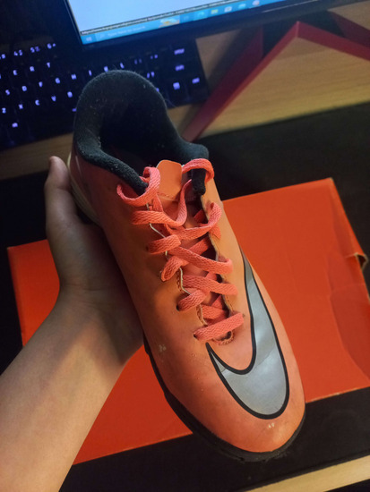 Nike roze patike za fudbal br. 36.5 nije fiksna