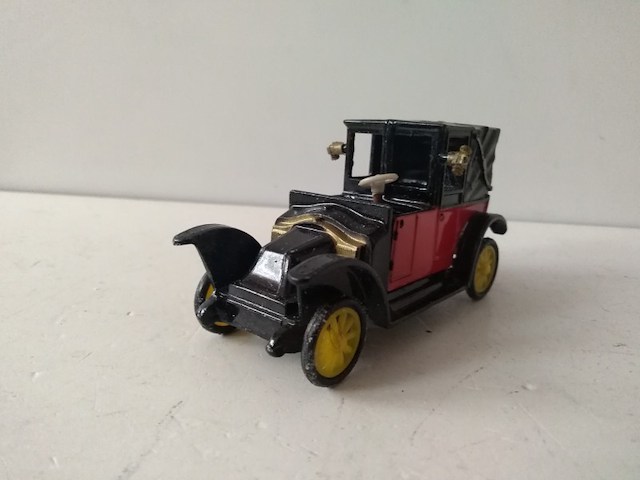 MATCHBOX  Renault taxi 1907.
