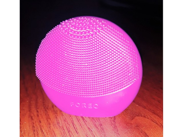 FOREO LUNA play plus uređaj za čišćenje lica