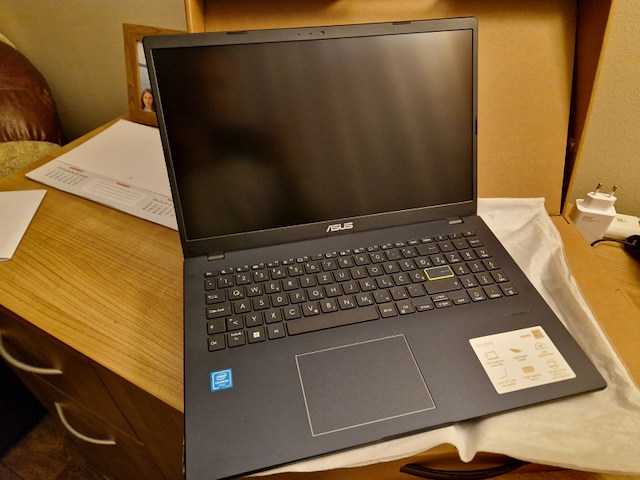 Laptop Asus E510m N4020/Ram8Gb/Ssd256Gb/Ful HD