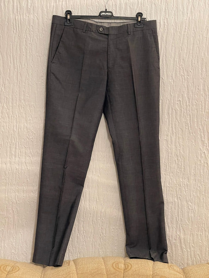 ZARA Man peckasto sive pantalone