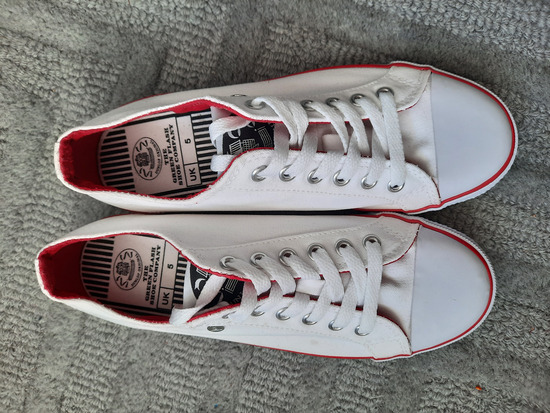Dunlop patike br 38