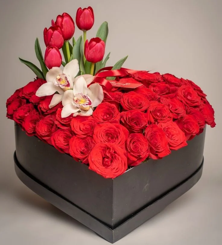 Cveće U Kutiji – RUŽE,ORHIDEJE I LALE U KUTIJI