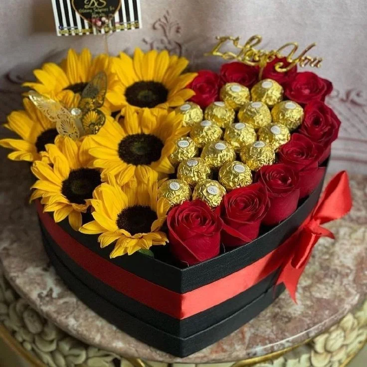 Cveće U Kutiji – SUNCOKRET,CRVENE RUŽE I FERRERO U KUTIJI