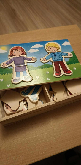 Drvena igračka - obuci dečaka i devojčicu