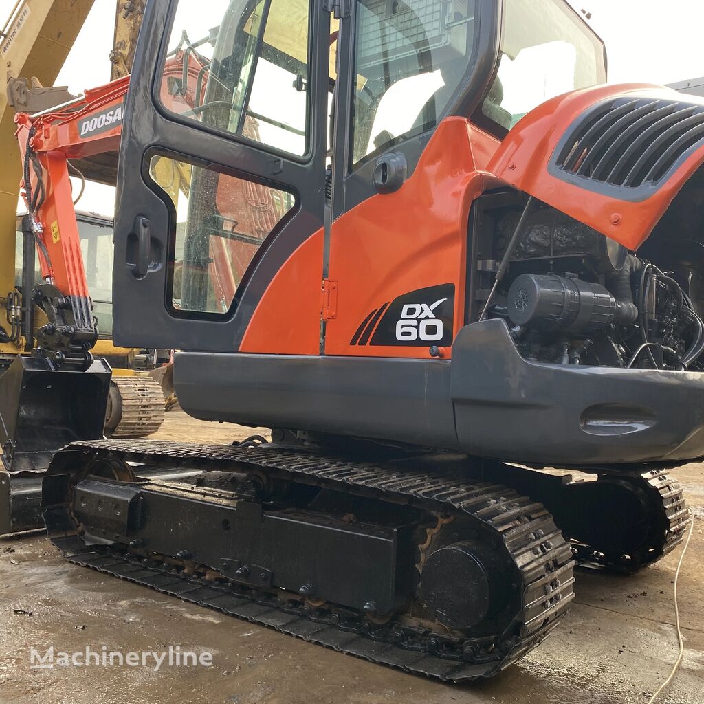 Novi Doosan DX60 bager guseničar