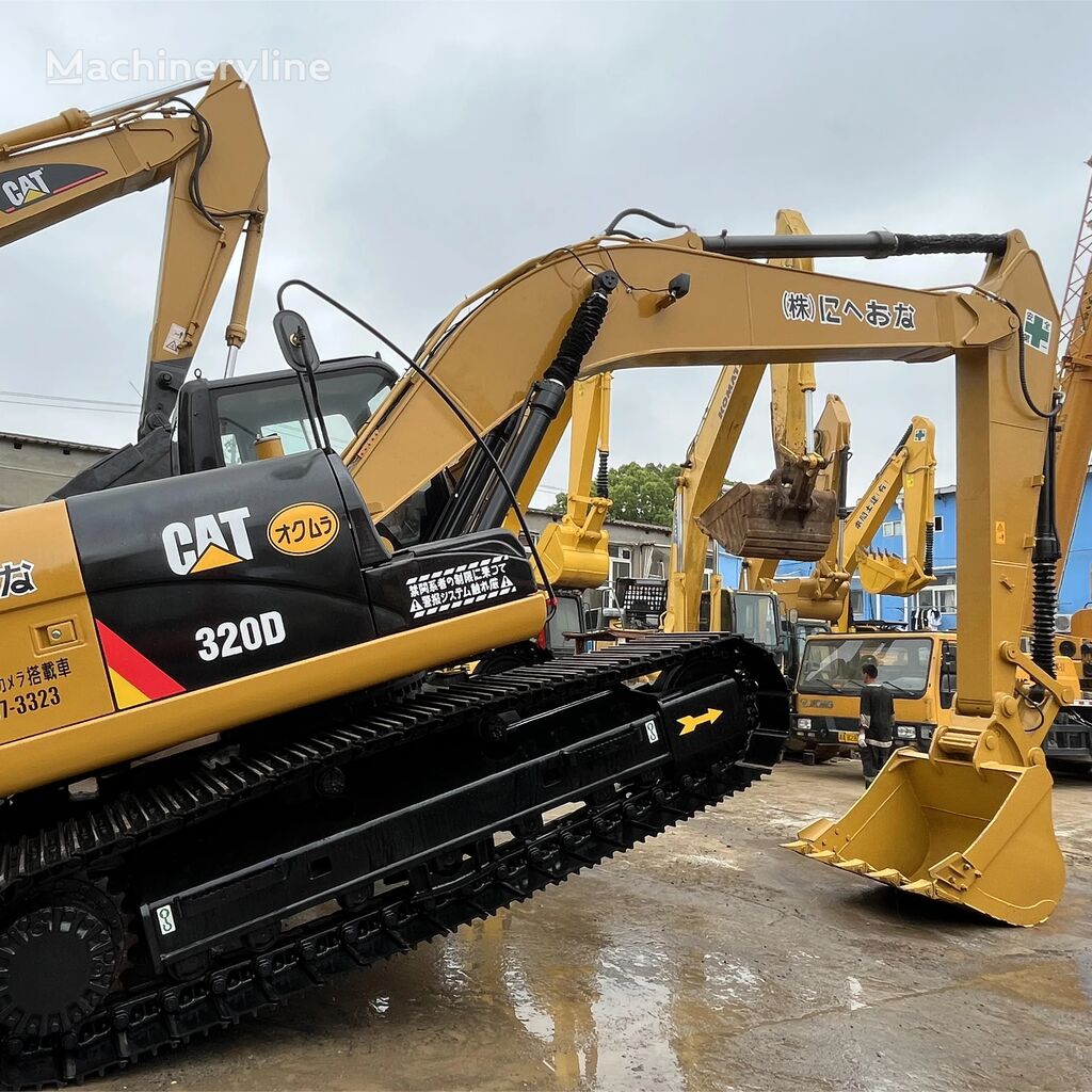 Novi Caterpillar 320d bager guseničar