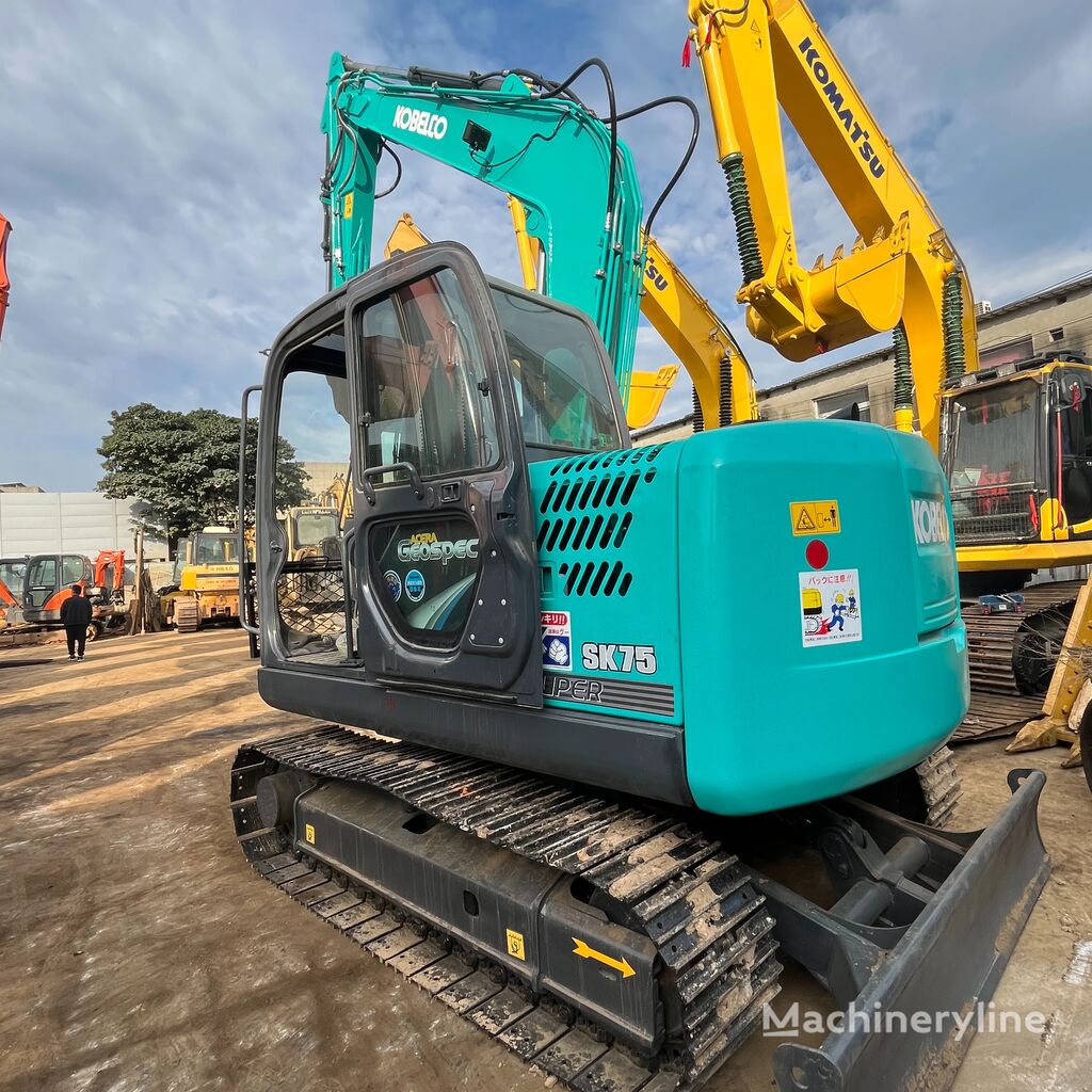 Novi Kobelco SK-75 bager guseničar