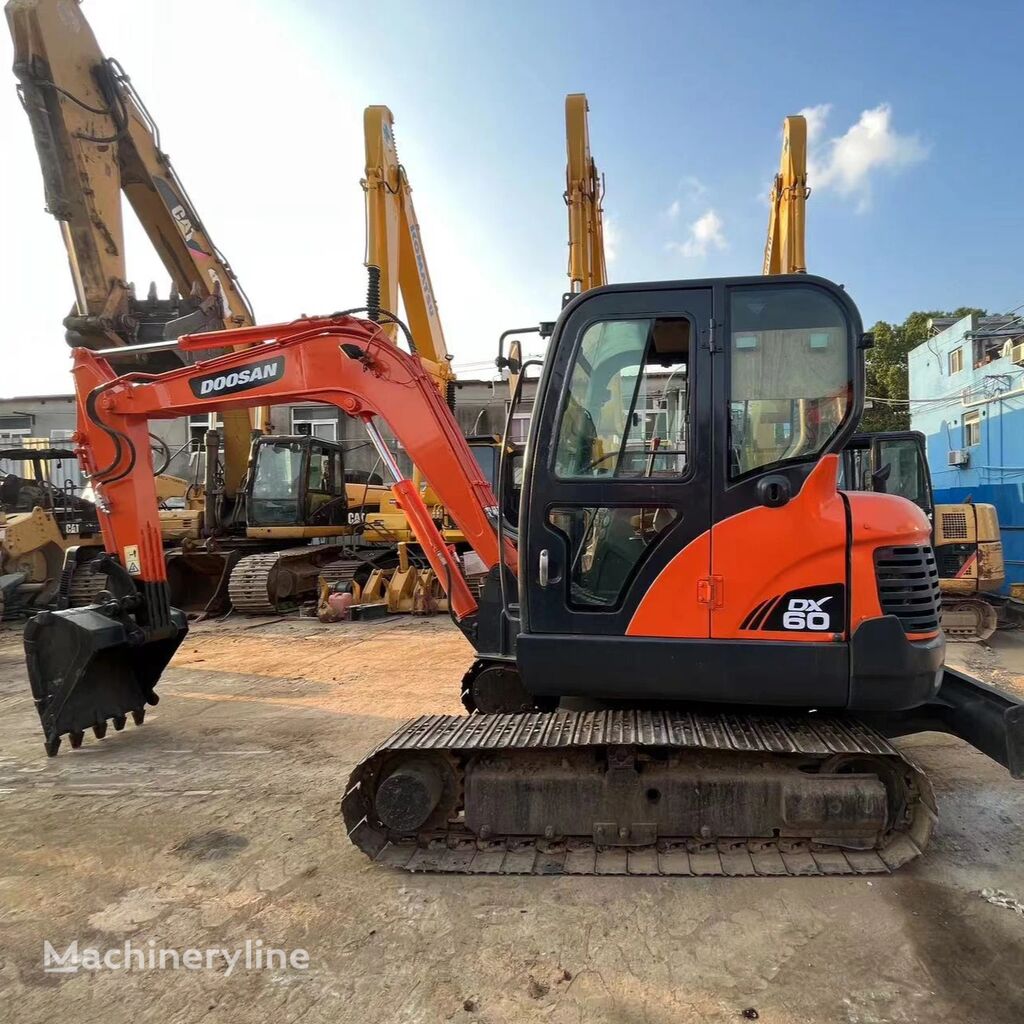 Novi Doosan dx60 mini bager