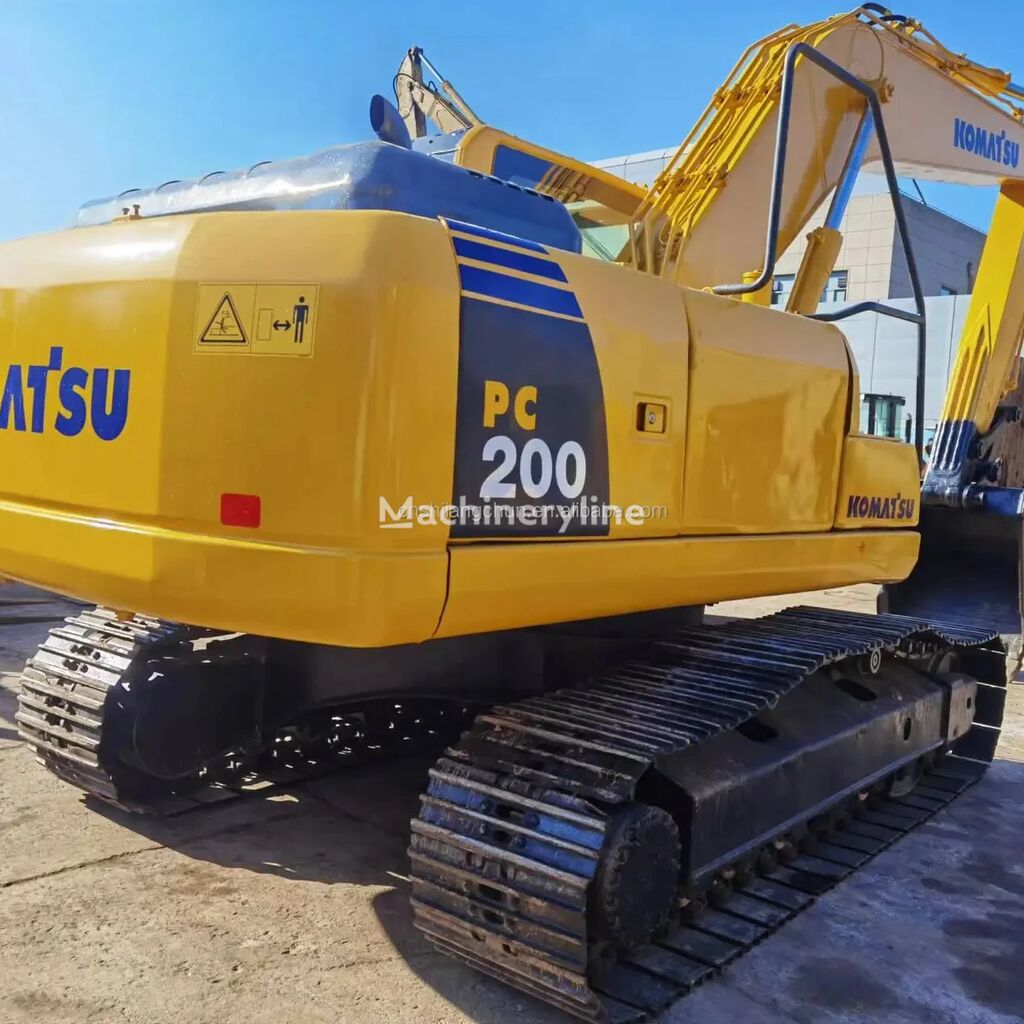 Komatsu PC 200-8, PC 220-8 bager guseničar