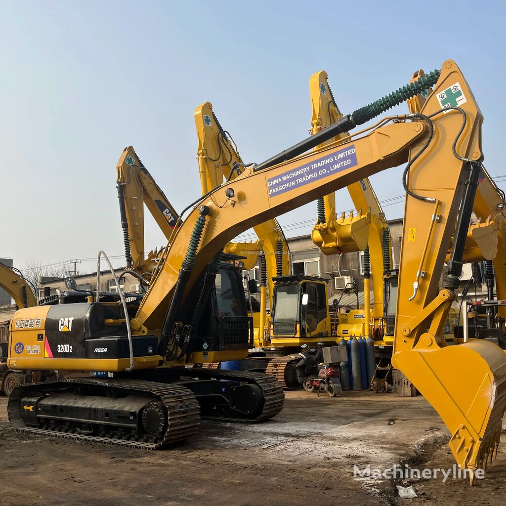 Novi Caterpillar 320D bager guseničar