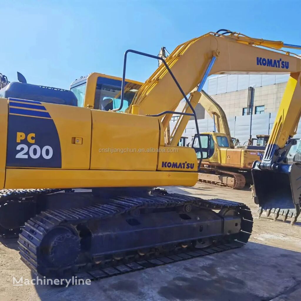 Komatsu PC 200-8, PC 220-8 bager guseničar