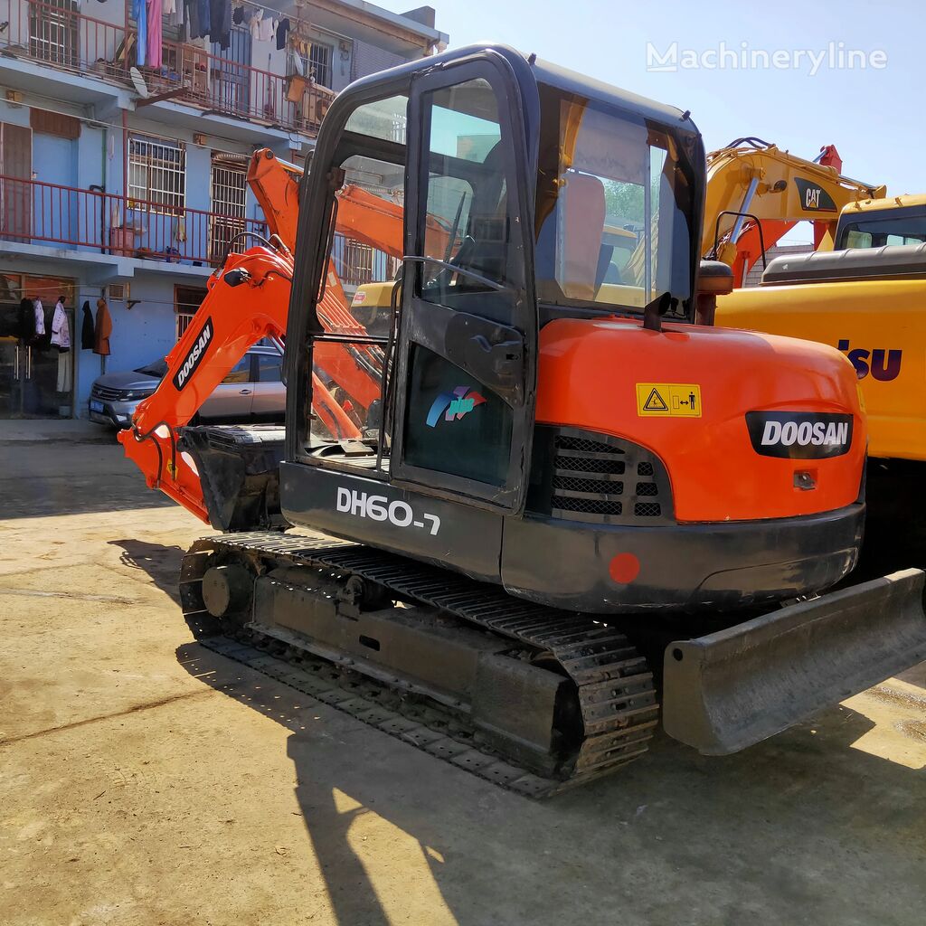 Novi Doosan DH60 mini bager