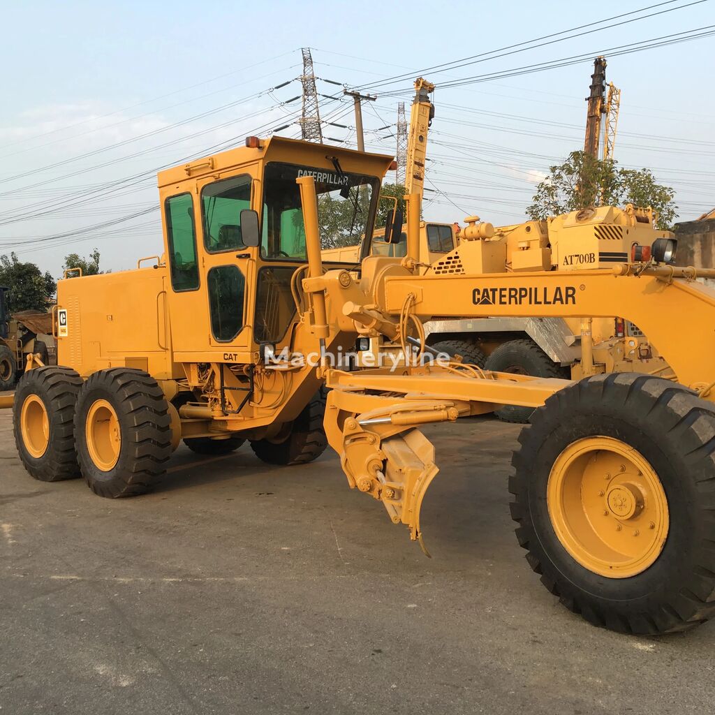 Novi Caterpillar 140G grejder