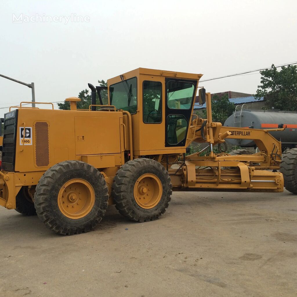 Novi Caterpillar 140G grejder