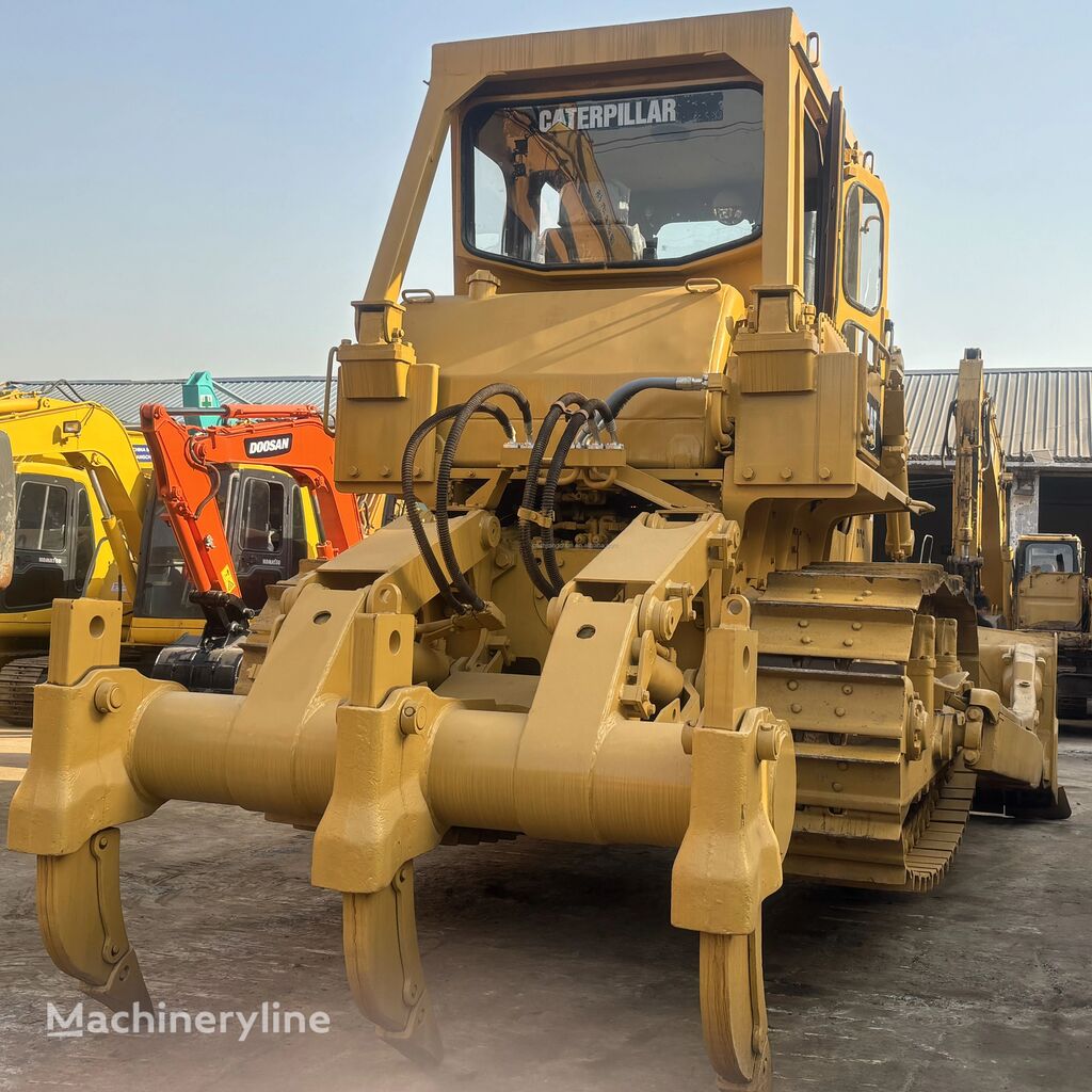 Novi Caterpillar D7G buldožer