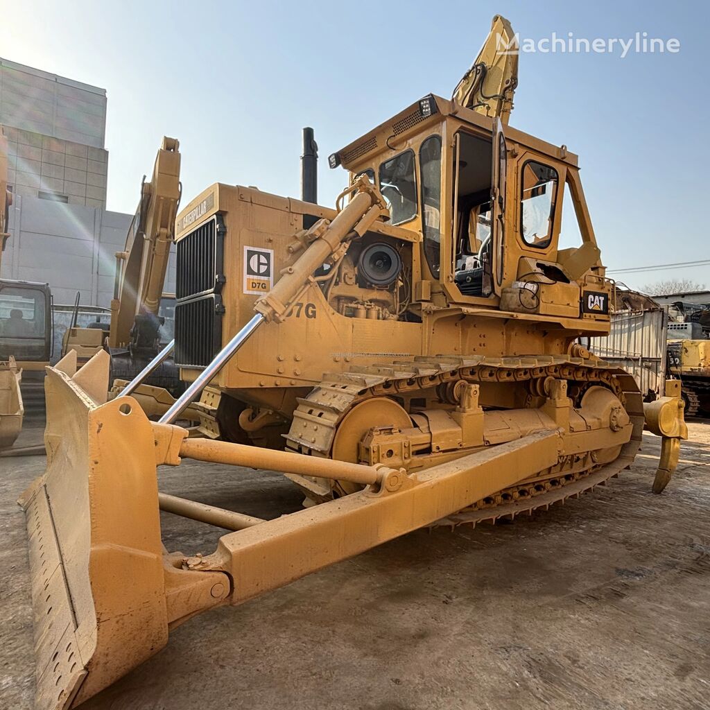 Novi Caterpillar D7G buldožer