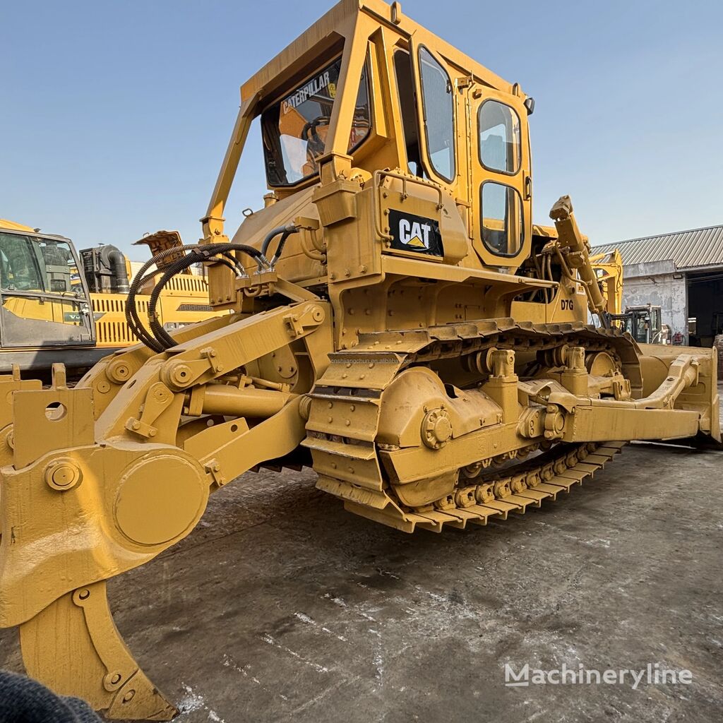 Novi Caterpillar D7G buldožer