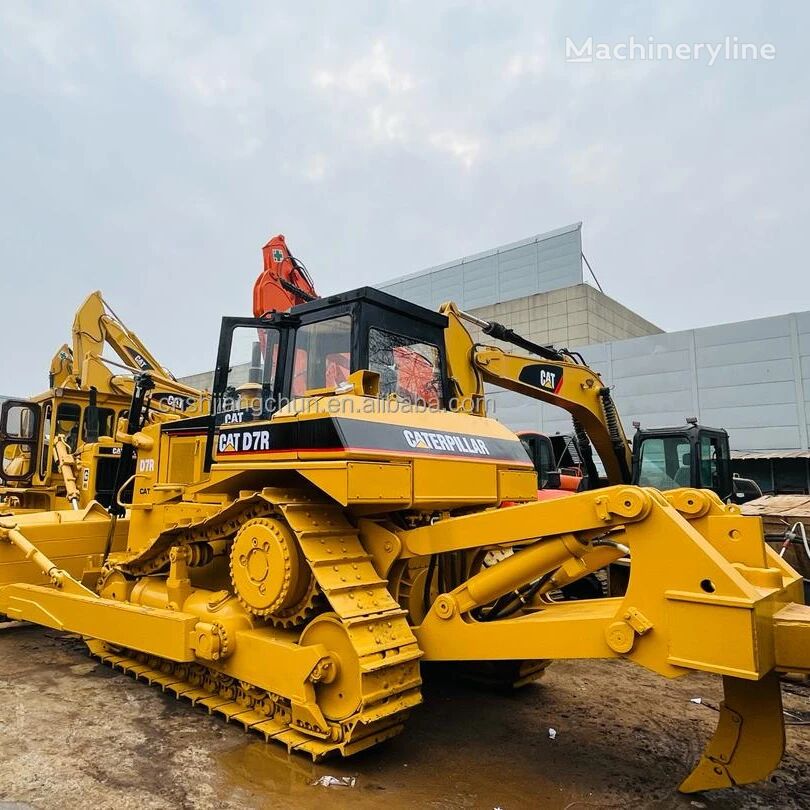 Novi Caterpillar D7G buldožer