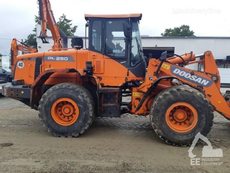 Doosan DL 250-3 prednji utovarivač