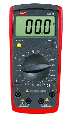 Digitalni kapacitometar, UT601