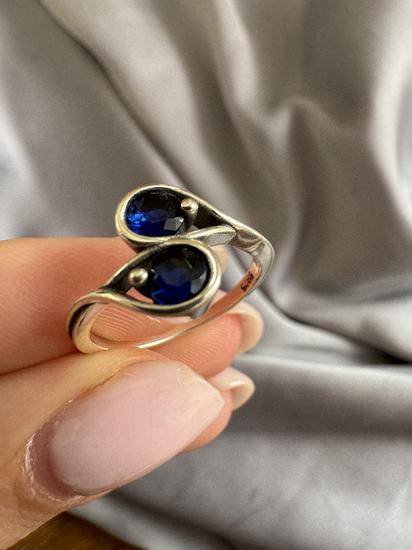 Tanak prsten plavi