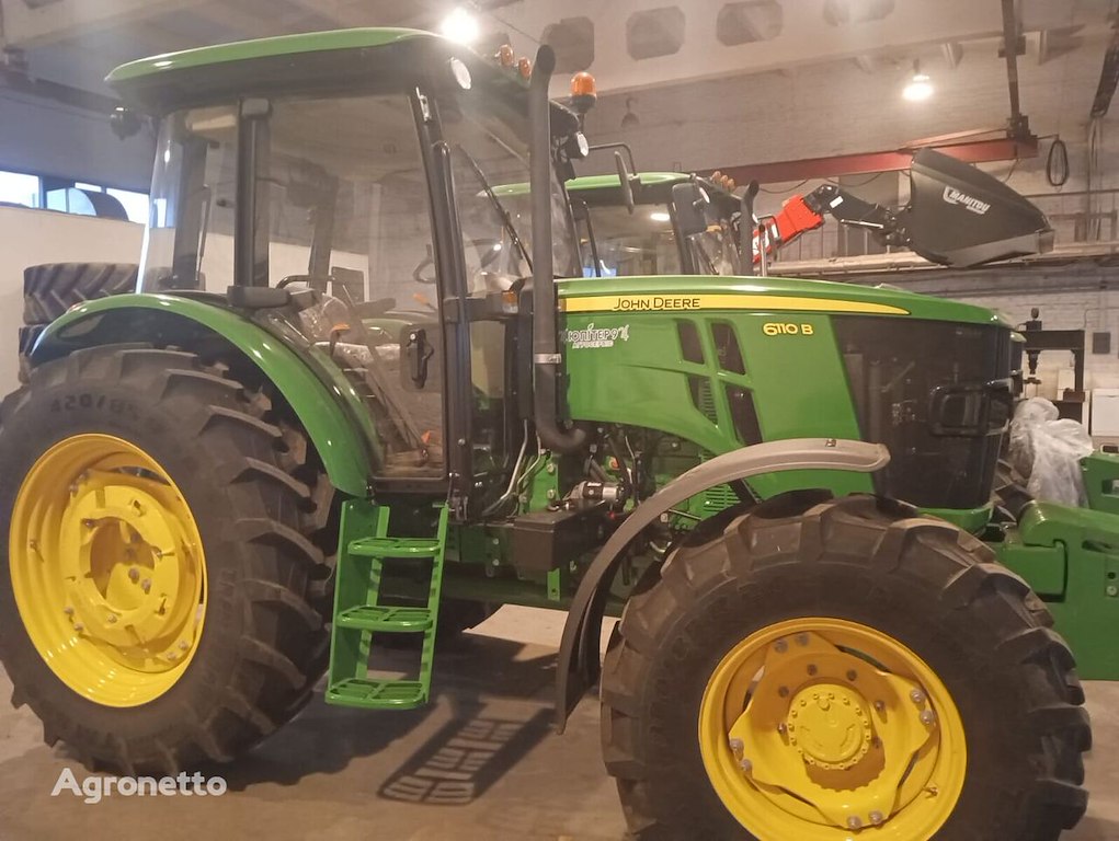 Novi John Deere 6110B traktor točkaš