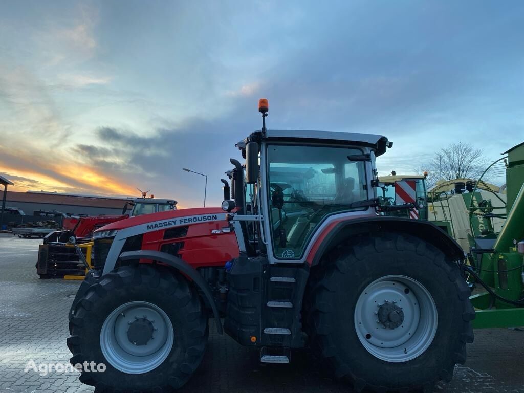 Massey Ferguson 8S.305 Dyna-VT traktor točkaš